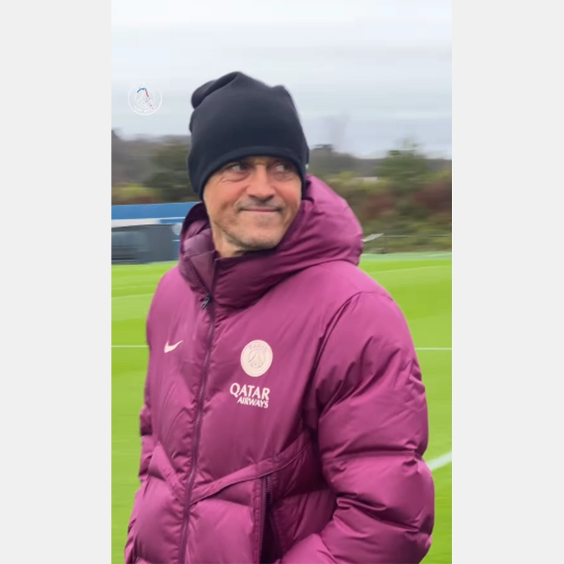 Paris Saint Germain Nike Puffer Jacket - Perfect for Fans